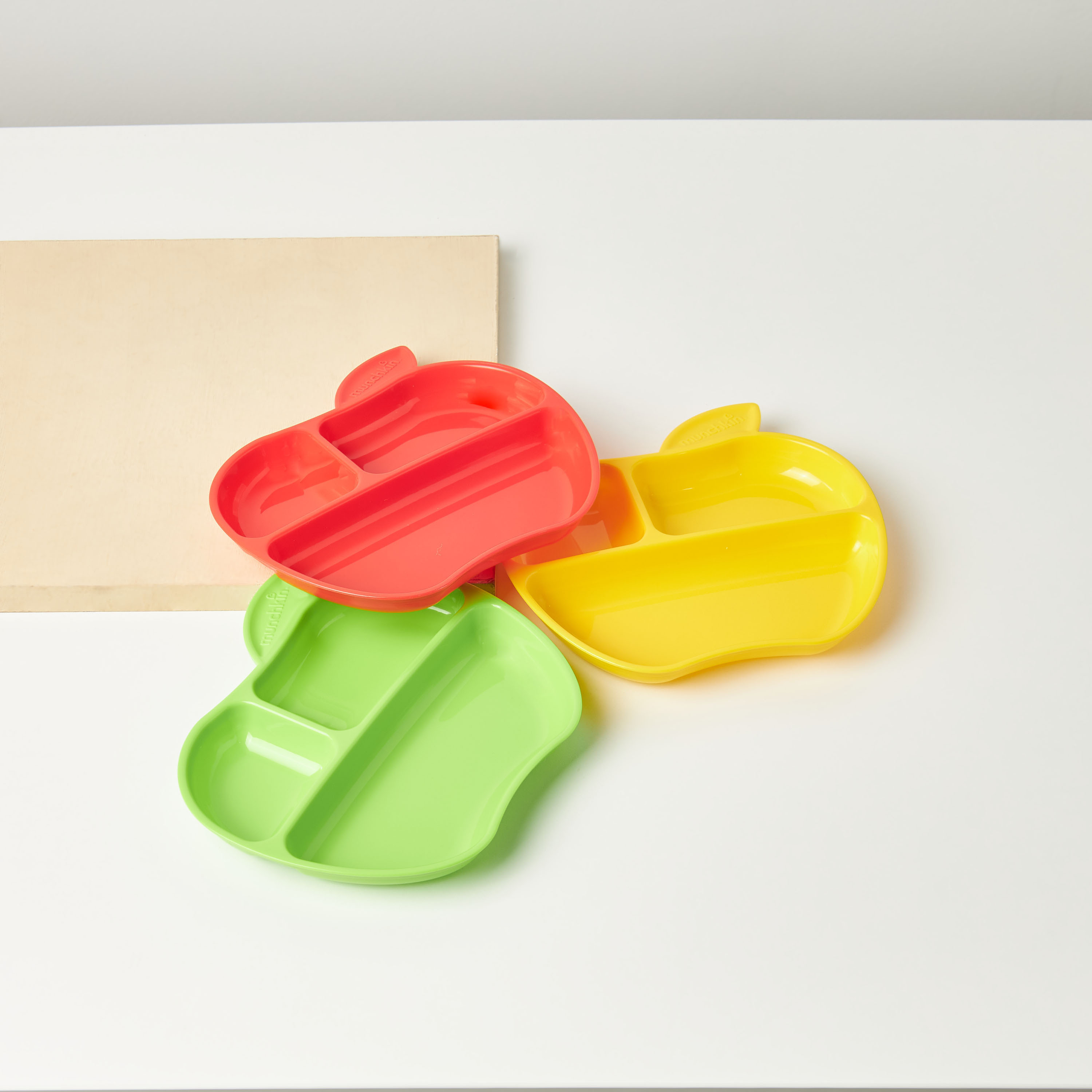 Buy Munchkin Apple Divided Plate - Set of 3 Online | Babyshop UAE
