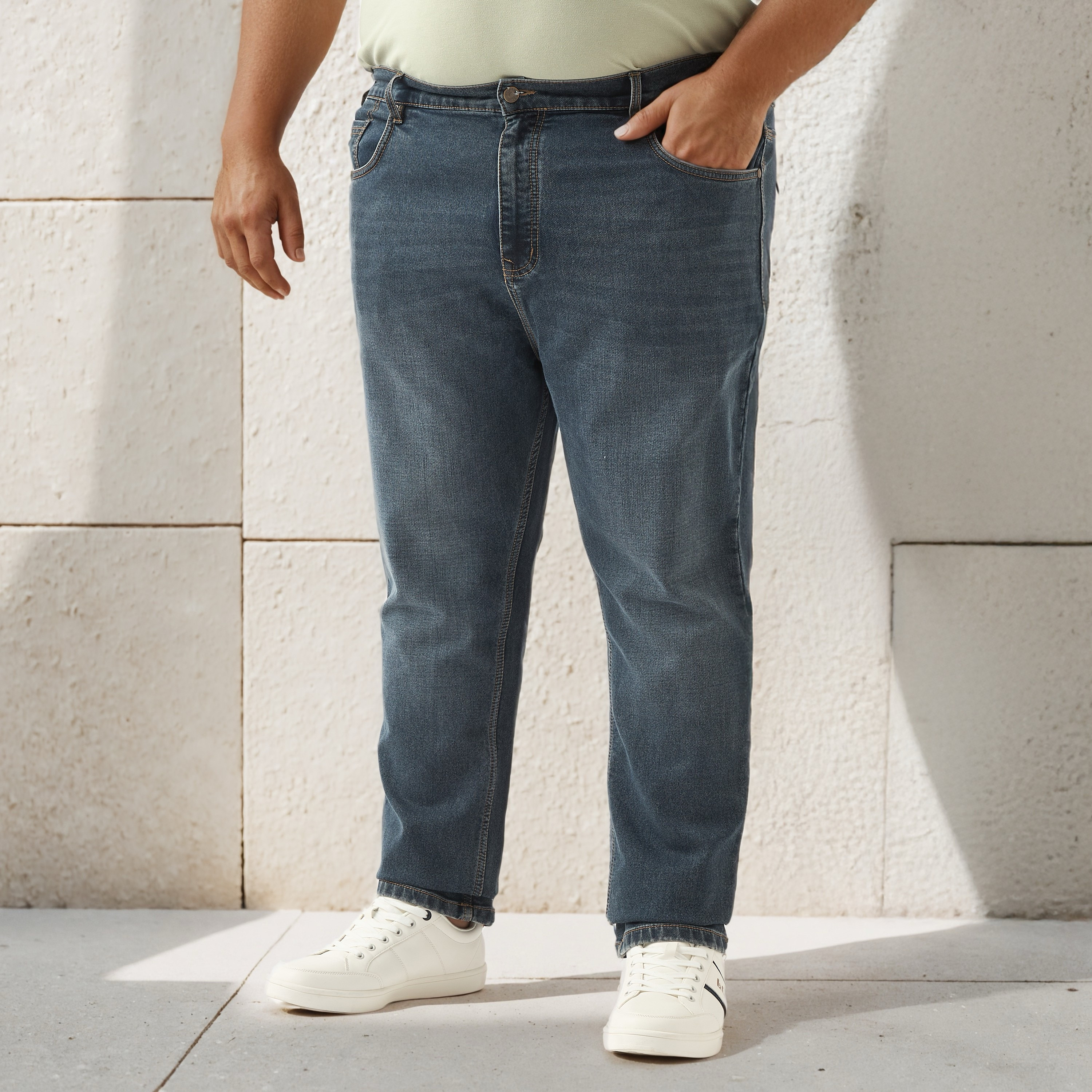 Shop Plus Size Regular Fit Jeans with Flexi Waist Online | Centrepoint ...