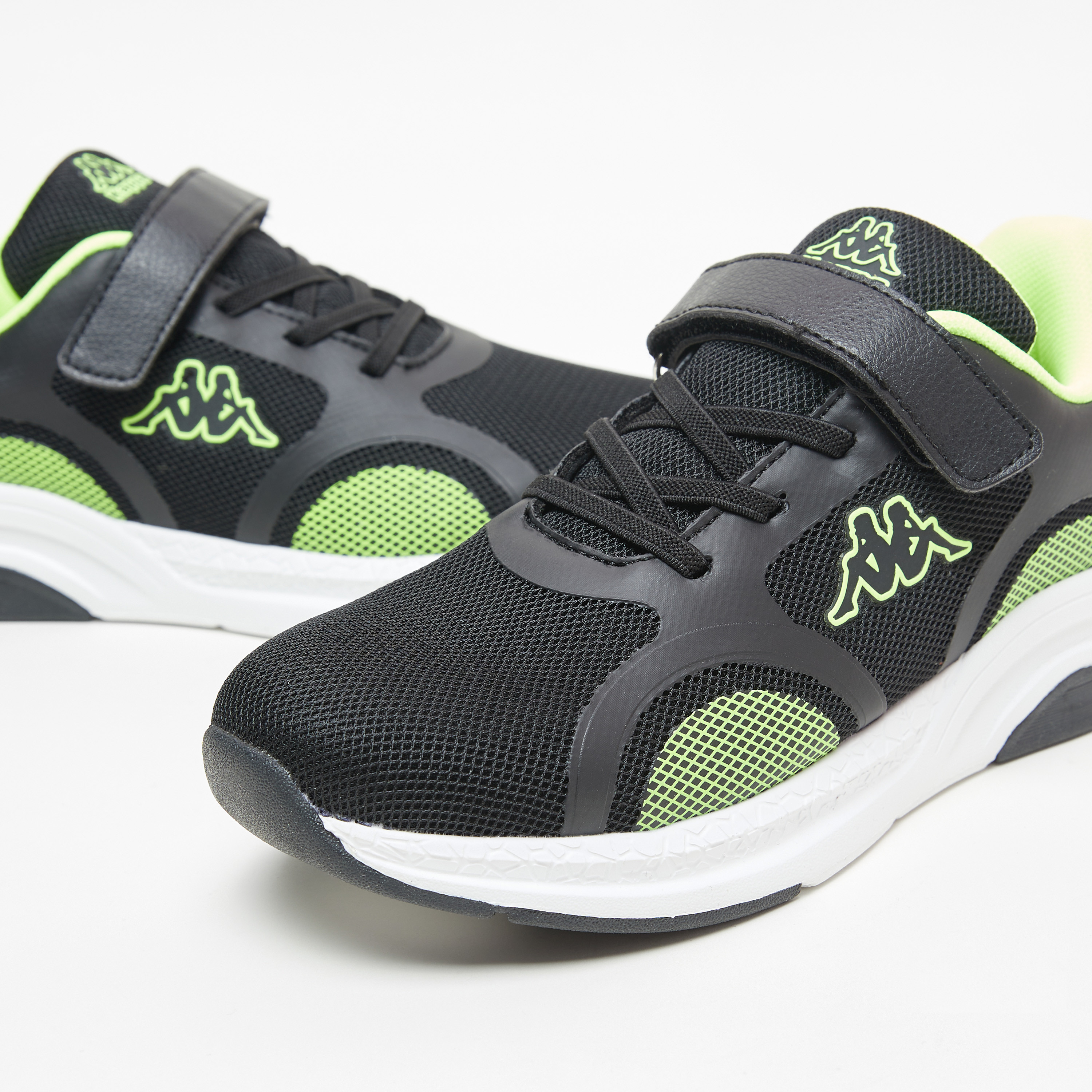 Boys walking shoes store